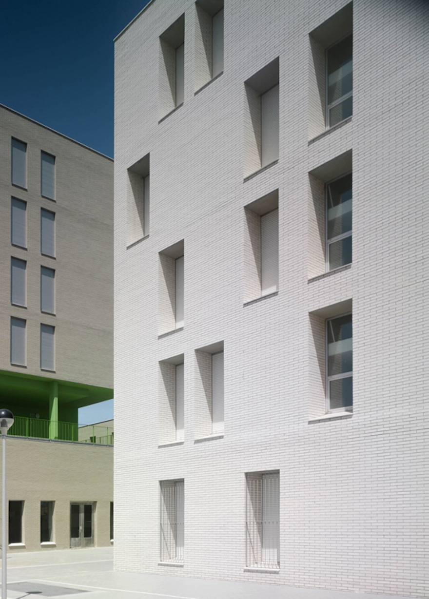Spanish building presents new design typologies for social housing ...