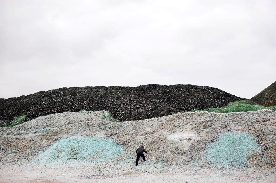 Man-made Glass Mountains shimmer in the Israeli desert | Design Indaba