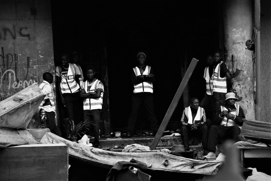 Haunting black and white images capture forced removals in Johannesburg ...