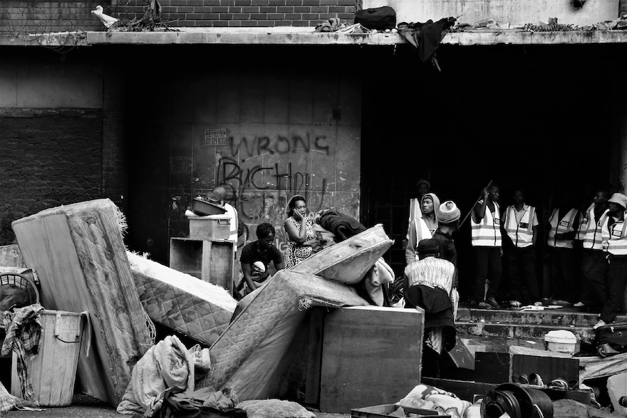 Haunting black and white images capture forced removals in Johannesburg ...