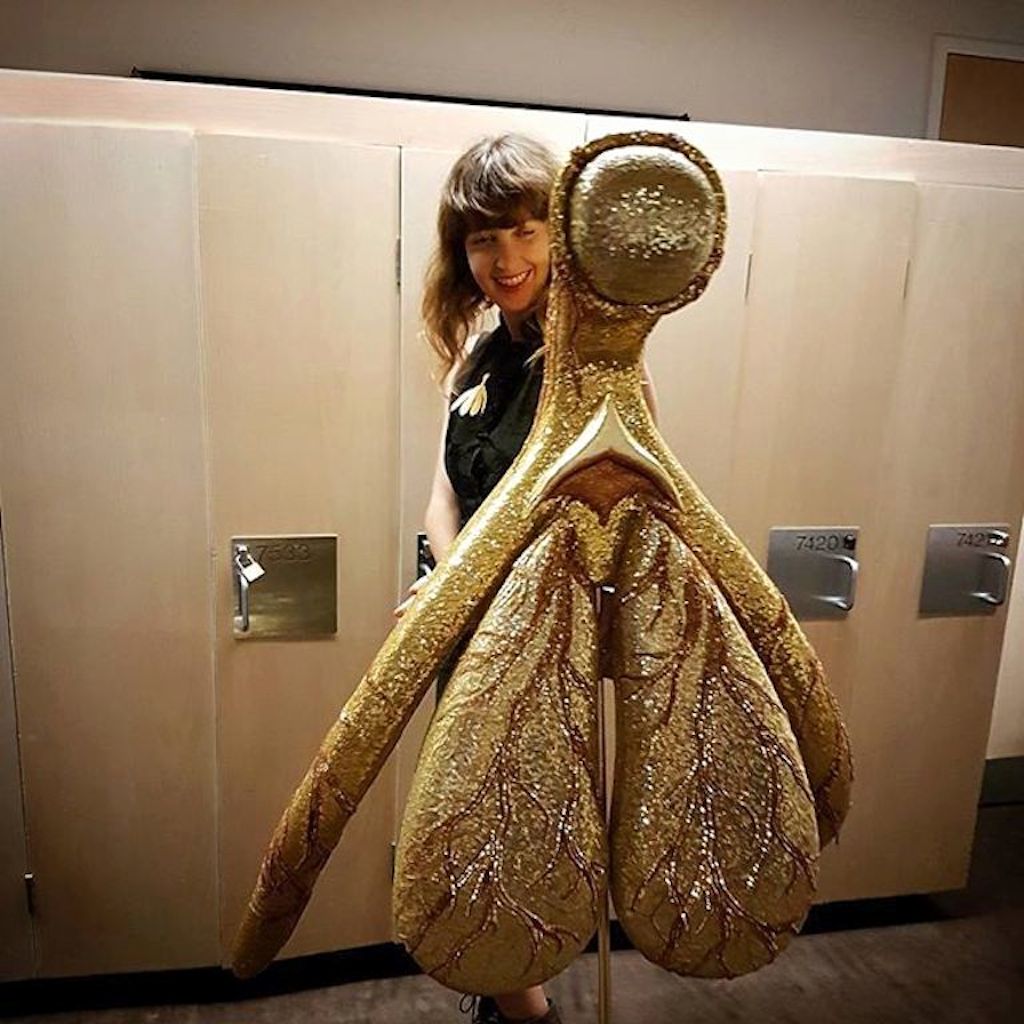 A golden way to draw attention to an overlooked piece of female anatomy ...