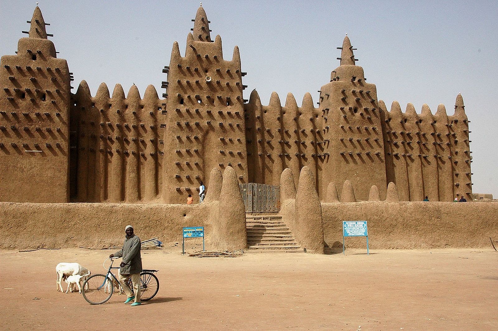 This town in Mali is built almost completely out of mud | Design Indaba
